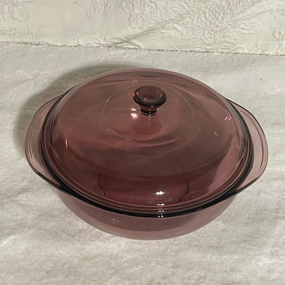 Pyrex | Kitchen | Vintage Pyrex 2 Qt Cranberry Lidded Casserole Dish ...